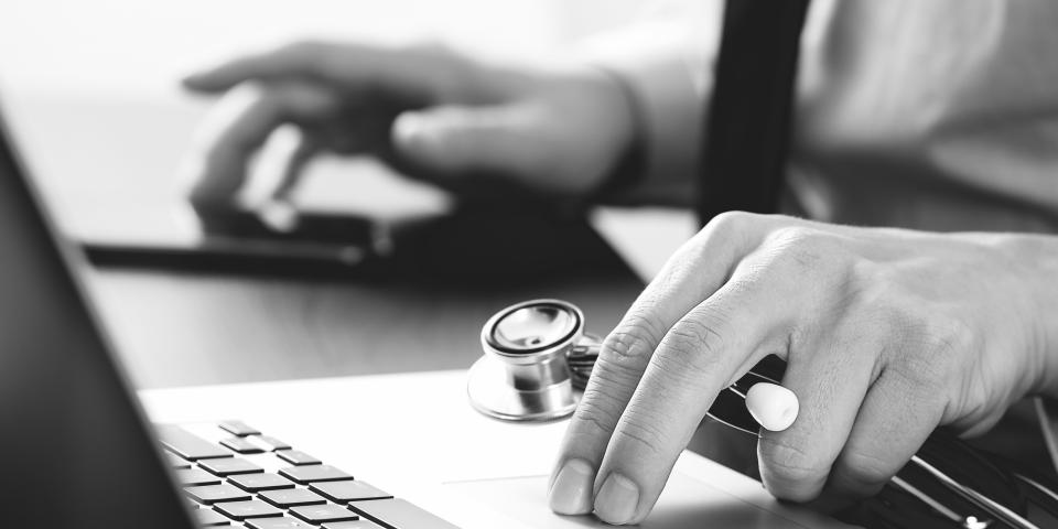 Pros of Earning Your Medical Assisting Degree Online