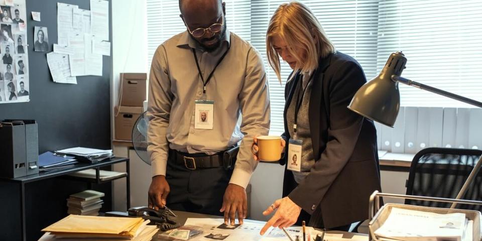 How to Become a Detective